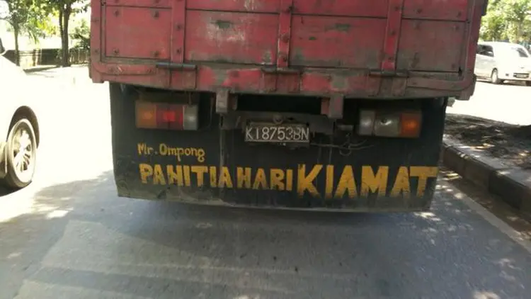 10 Potret Tulisan Kocak di Body Mobil, Dijamin Bikin Ketawa di Jalan ...