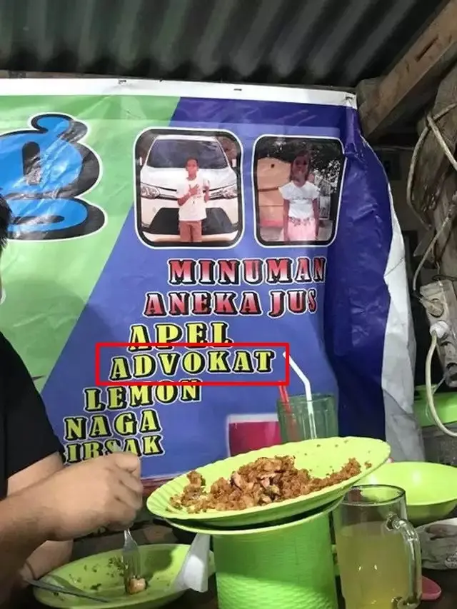 6 Tulisan Typo di Spanduk Jualan Es Ini Bikin Pembeli Tepuk Jidat, Kocak - Hot Liputan6.com