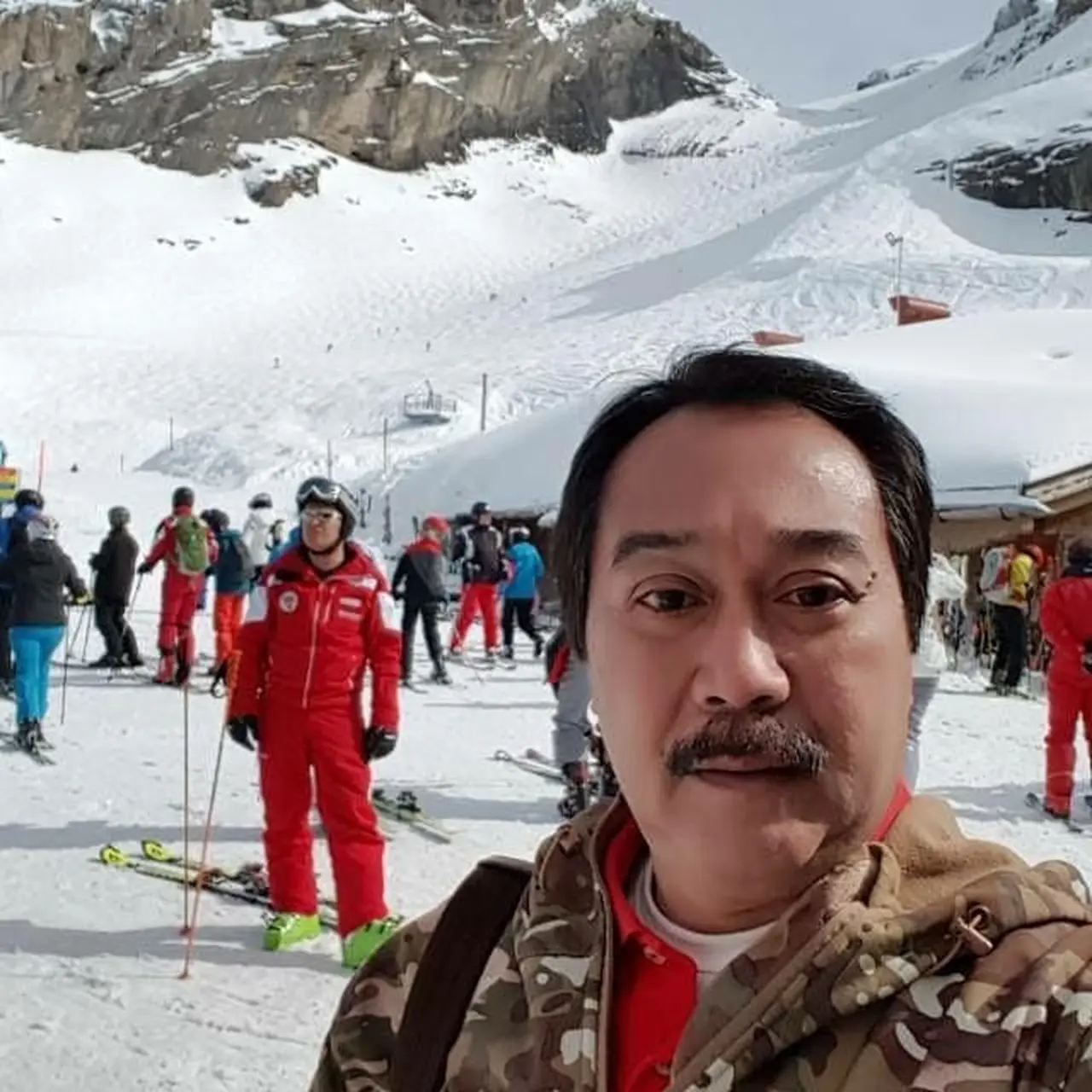 6 Potret Terbaru Aktor Senior Dwi Yan, Masih Aktif Berkarya di Usia 66 ...