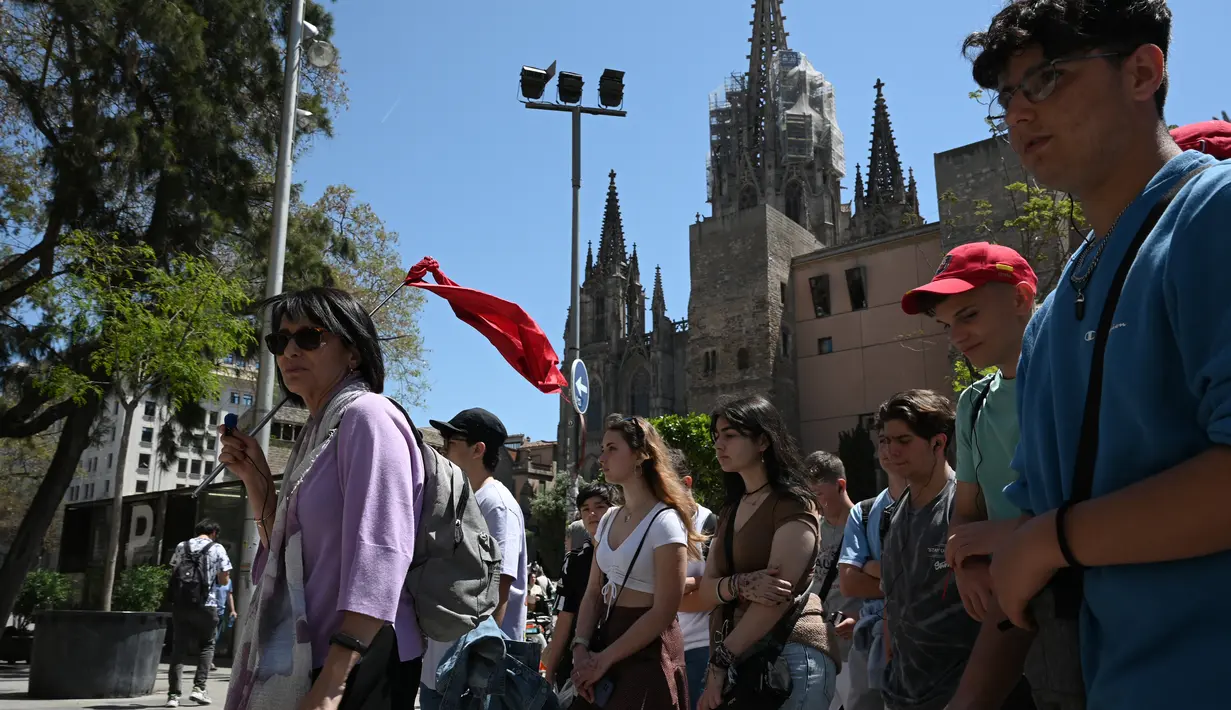 FOTO: Potret Turis Kembali Padati Barcelona - Foto Liputan6.com
