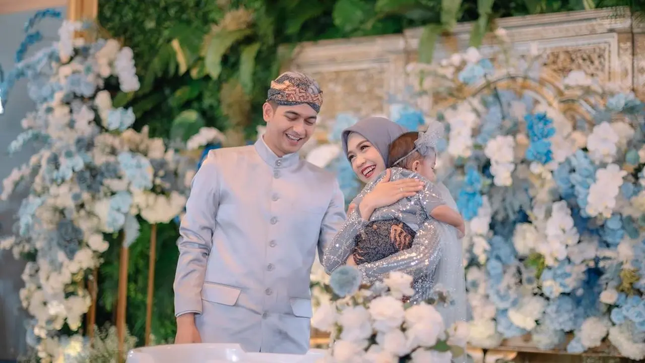 Tampil Gemas, Ini 7 Momen Prosesi Tedak Sinten Baby Moana Putri Ria ...