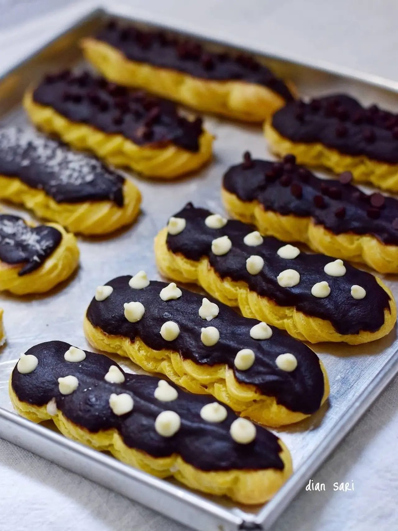 Resep Eclair Pastry Cokelat yang Manis dan Renyah - Food Fimela.com