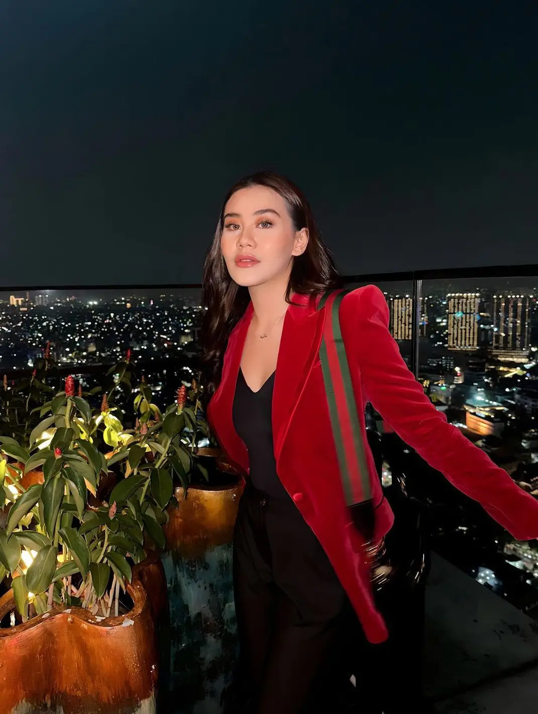 6 Inspirasi OOTD Tampil Elegan Ala Aaliyah Massaid yang Disebut Punya ...