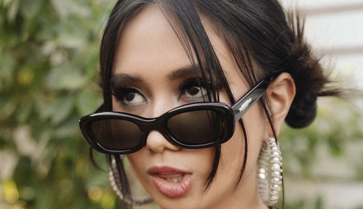 Niki Zefanya Kembali Tampil di Coachella Minggu Ke-2 dengan Gaya ...