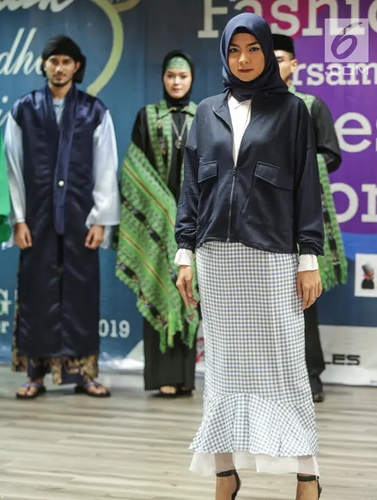 FOTO: Koleksi Busana Muslim Meriahkan Sarinah Ramadan Festive 2019 ...