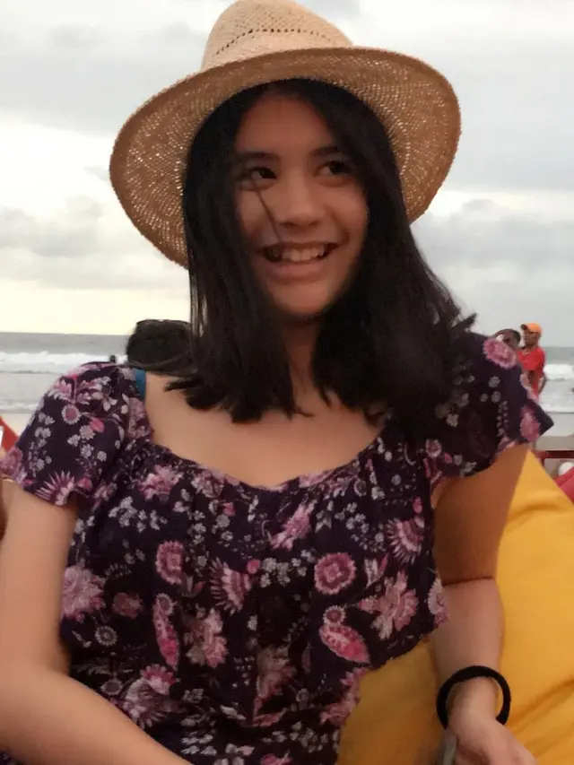 Jarang Tersorot, Ini 5 Potret Cantik Arla Ailani Putri Bucek Depp dan ...