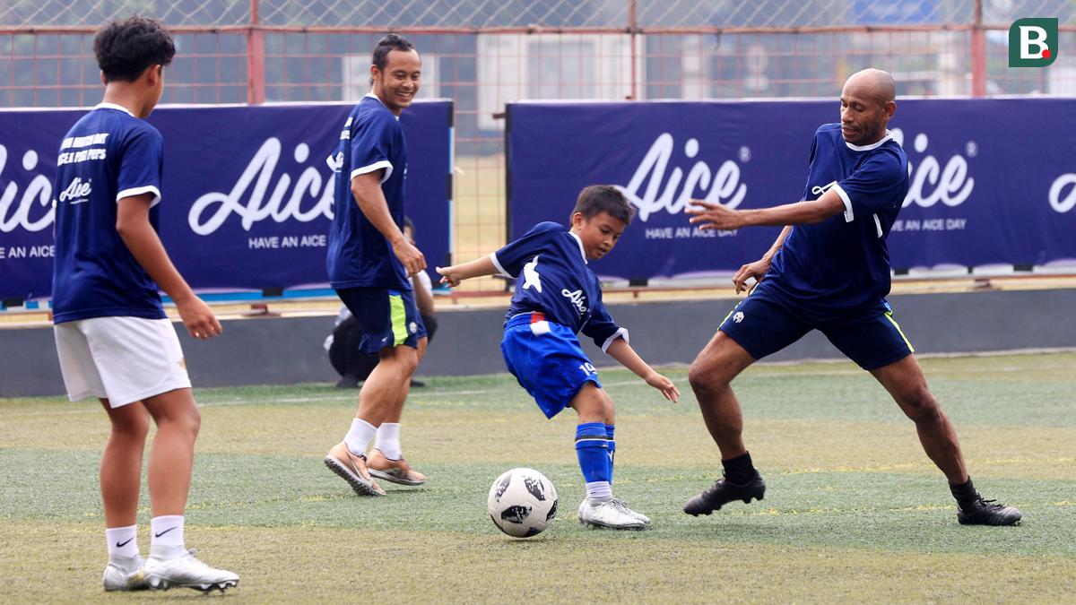 Foto: Nostalgia Legenda Sepak Bola Indonesia, Atep Beraksi Bersama Elie ...
