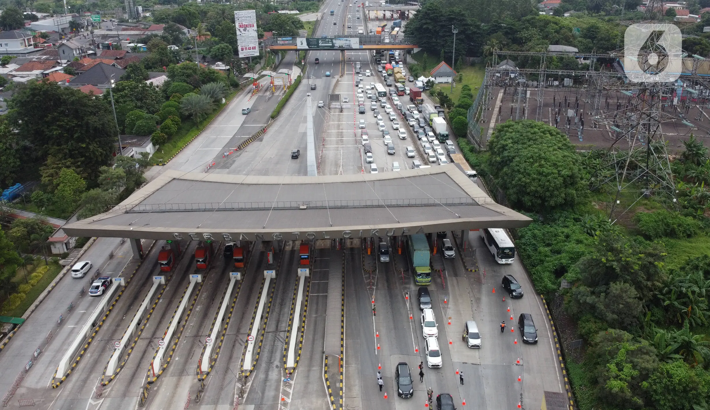 FOTO: Masuk Jakarta Wajib Tunjukkan SIKM - Foto Liputan6.com