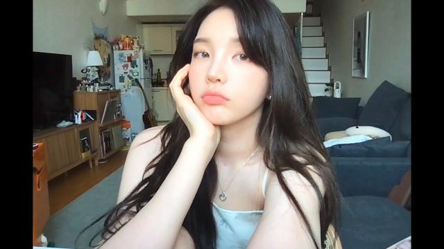 5 Fakta Menarik Xooos, Youtuber Cantik yang Diisukan Pacari Park Seo Joon - Entertainment Fimela.com