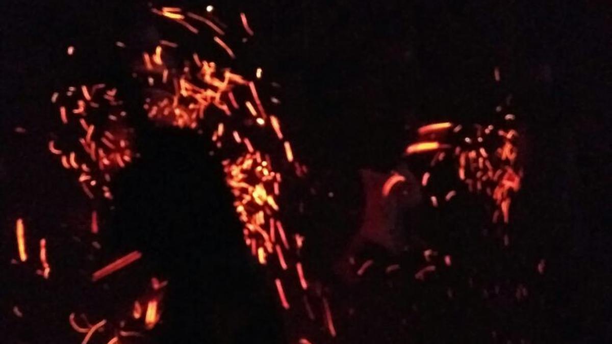 Uniknya Ritual Sakral Perang Api di Bali - Regional Liputan6.com