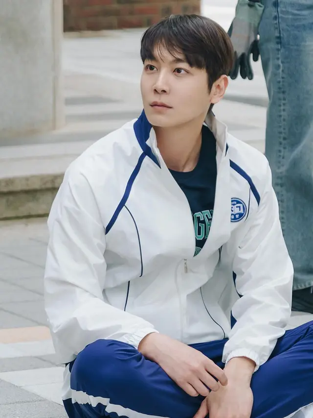 Bintang Drakor Lovely Runner Lee Cheol Woo Terseret Skandal Burning Sun ...