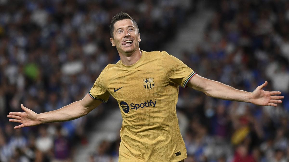 Foto: Robert Lewandowski Cetak Dua Gol Perdana di Liga Spanyol, Mulai ...