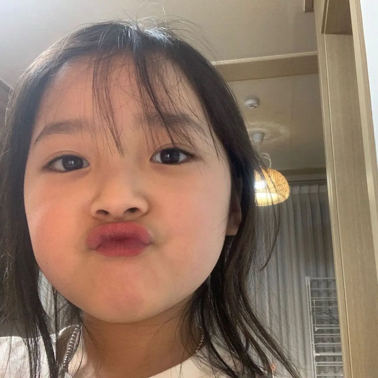 6 Potret Kwon Yuli, Bocah Viral yang Fotonya Sering Jadi Stiker Chat ...