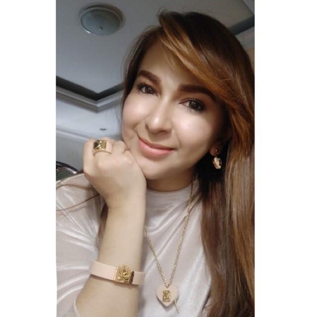 7 Potret Terbaru Puput Novel Penyanyi Era 90-an, Awet Muda di Usia 46 ...