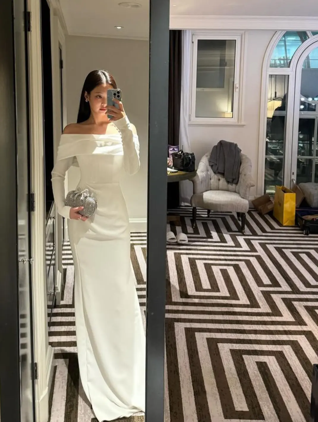 6 Gaya Jennie Blackpink Kenakan Gaun Pengantin Putih saat Hadir di ...