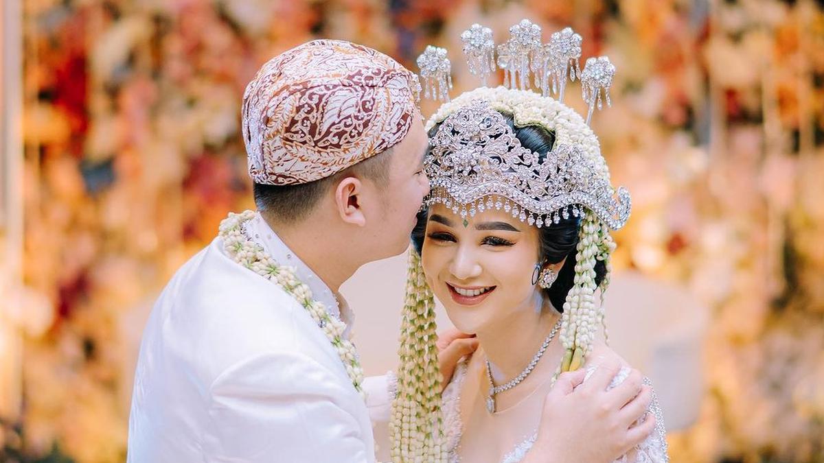 10 Potret Pernikahan Hana Hanifah dan Randy dengan Adat Sunda - Photo Fimela.com