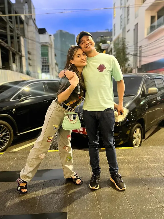 Cantik dan Pekerja Keras! Intip Profil Angbeen Rishi, Istri Adly Fairuz ...