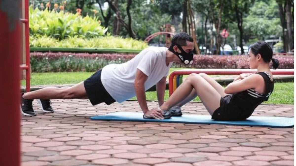 Couple Goals Banget, 3 Pasangan Artis yang Hobi Olahraga Bareng ...