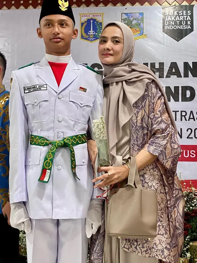 7 Potret Dhofin Putra Ibnu Jamil dan Ade Maya saat Pengukuhan Anggota ...