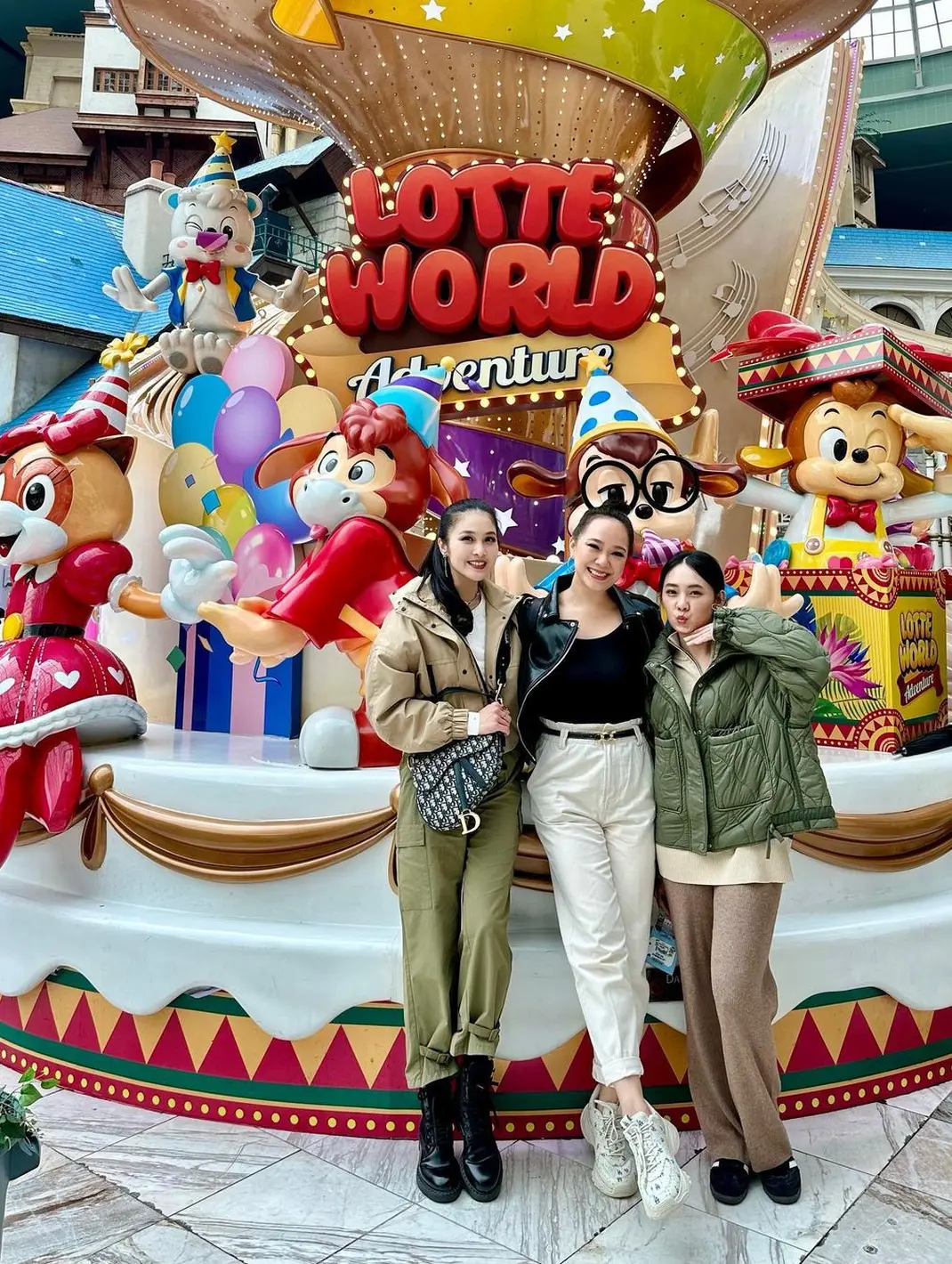 Potret Sandra Dewi Tampil Stylish saat di Korea, Gayanya Disebut ...