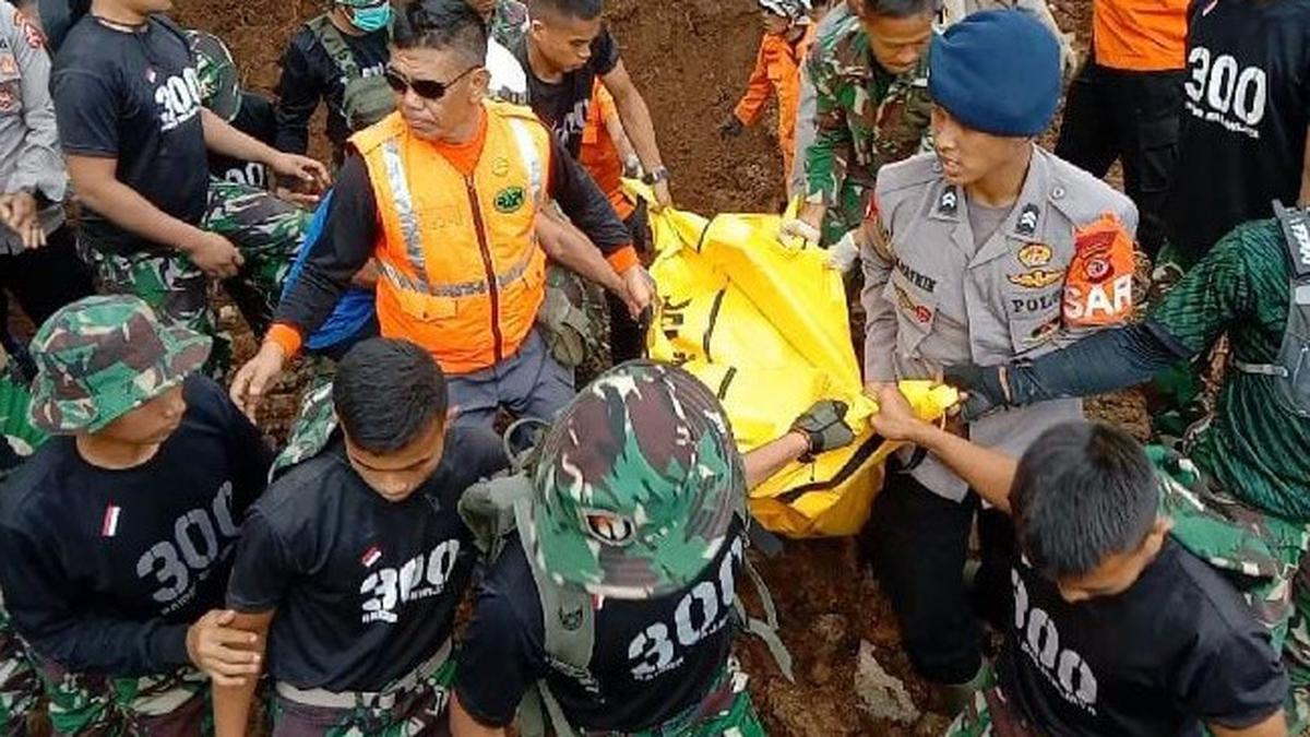 Korban Tertimbun Longsor di Jalan Palalangon Cianjur Kembali Ditemukan - News Liputan6.com