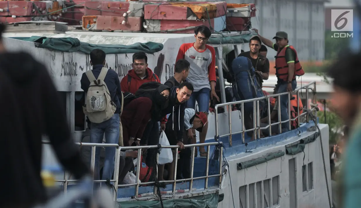 FOTO: Pelabuhan Kali Adem Muara Angke di Libur Akhir Pekan - Foto ...