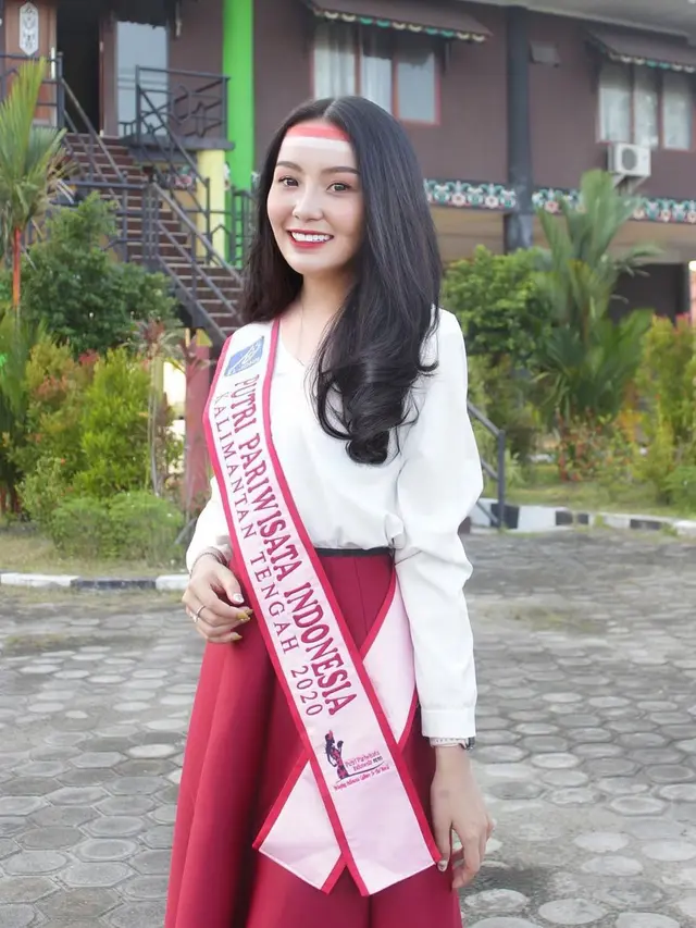 Nikahi Pria 27 Tahun Lebih Tua, Ini 6 Potret Aisyah Thisia Putri Pariwisata Kalteng - Hot ...