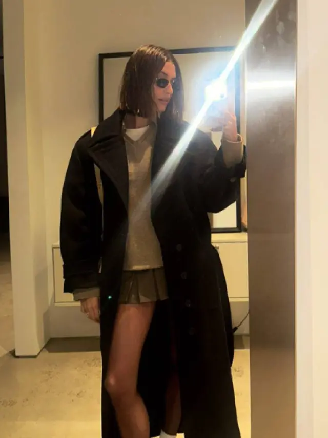 Hailey Bieber Potong Rambut Gaya Bob, Bakal Populer di 2023 - Lifestyle ...