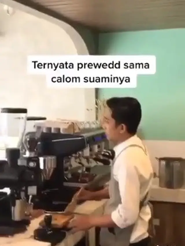Nyesek Pria Ini Lihat Mantan Kekasih Foto Prewed Di Tempat Kerjanya