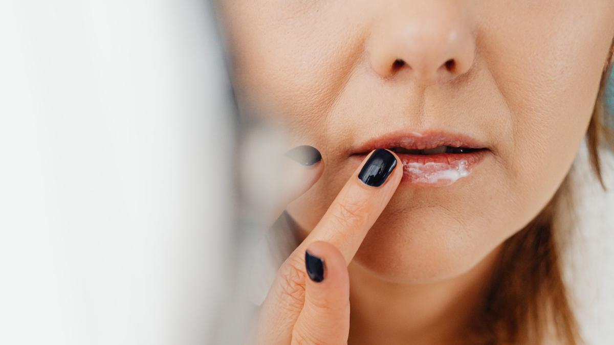 4 Tips Mencerahkan Bibir Secara Alami yang Mudah Dilakukan di Rumah