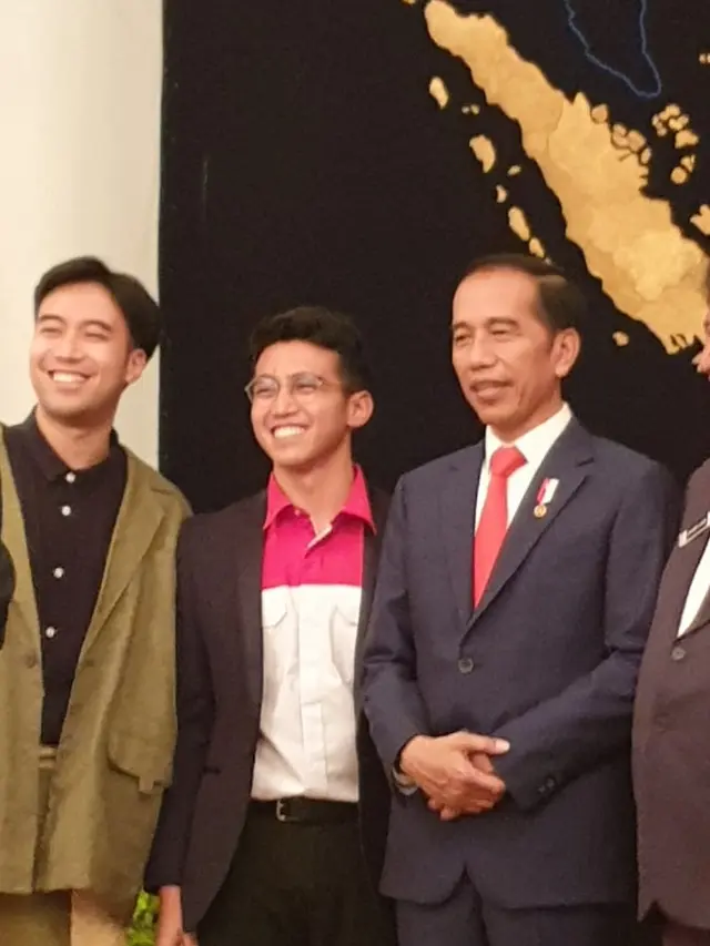 Ayah Vidi Aldiano dan Vadi Akbar Raih Penghargaan