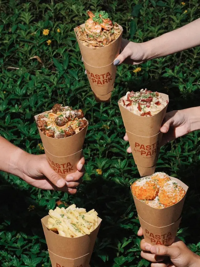 Makan Pasta dalam Kemasan Cone ala New York Sambil Menikmati Suasana Taman Literasi - Lifestyle ...