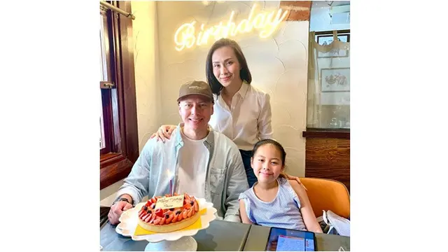 6 Potret Kebersamaan Pierre Roland 'Gerhana' dan Sang Putri yang Idap ...