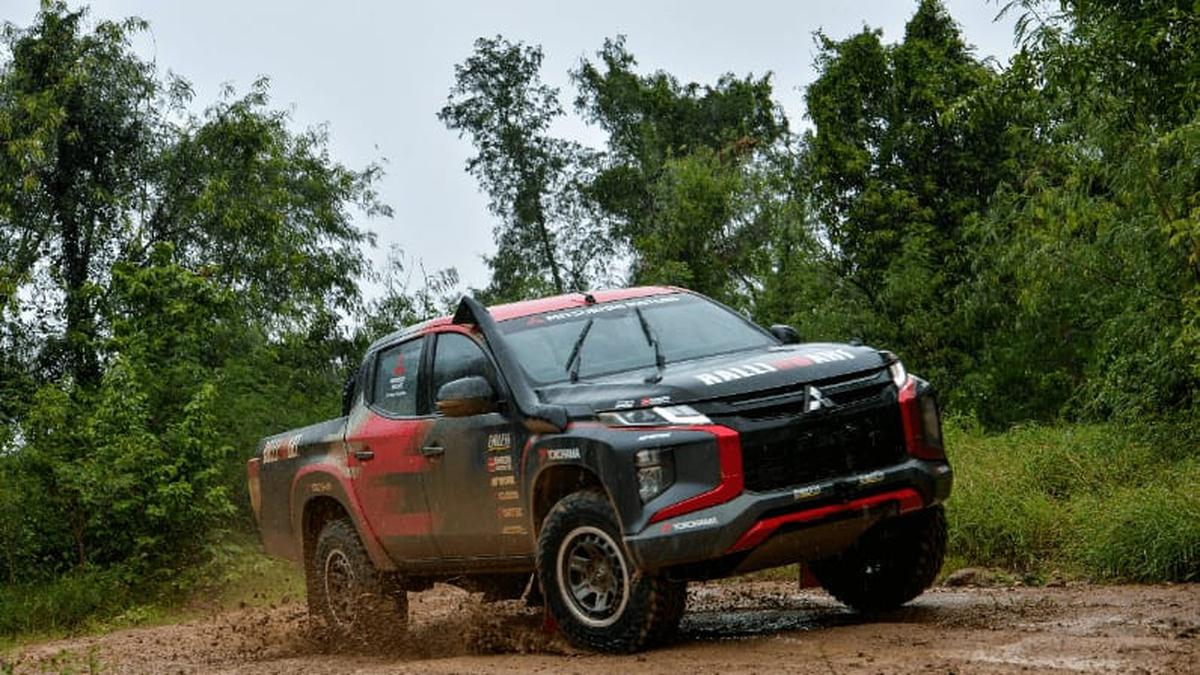 Ikut AXCR 2022, Mitsubishi Triton Rifat Sungkar Tanpa Rem Tangan ...