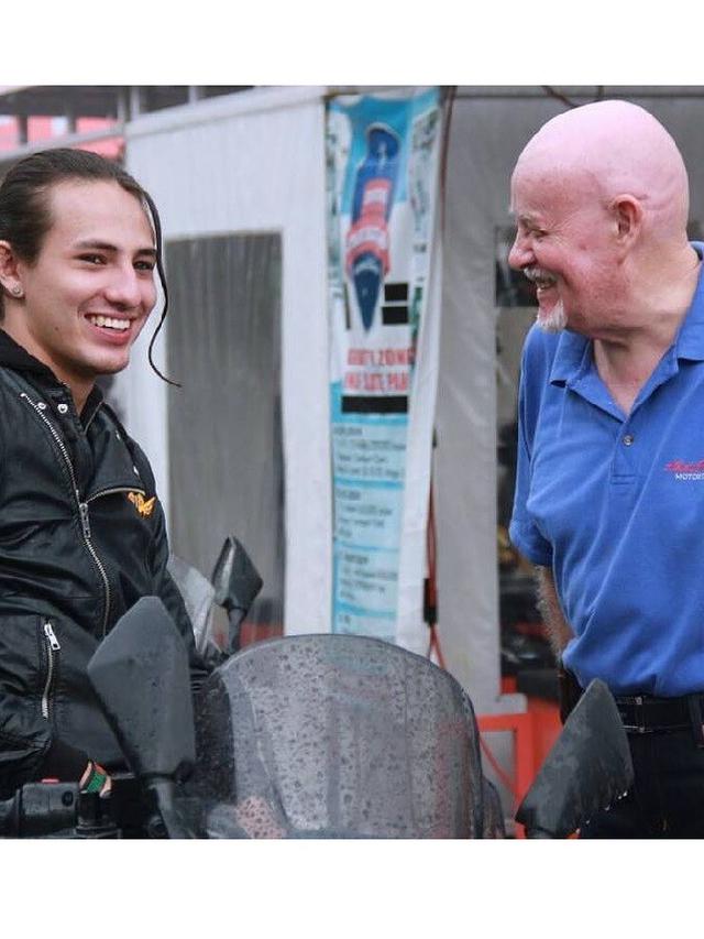 Kondisi Membaik, Ini 6 Potret Kebersamaan Dylan Carr dengan Kedua Orang ...