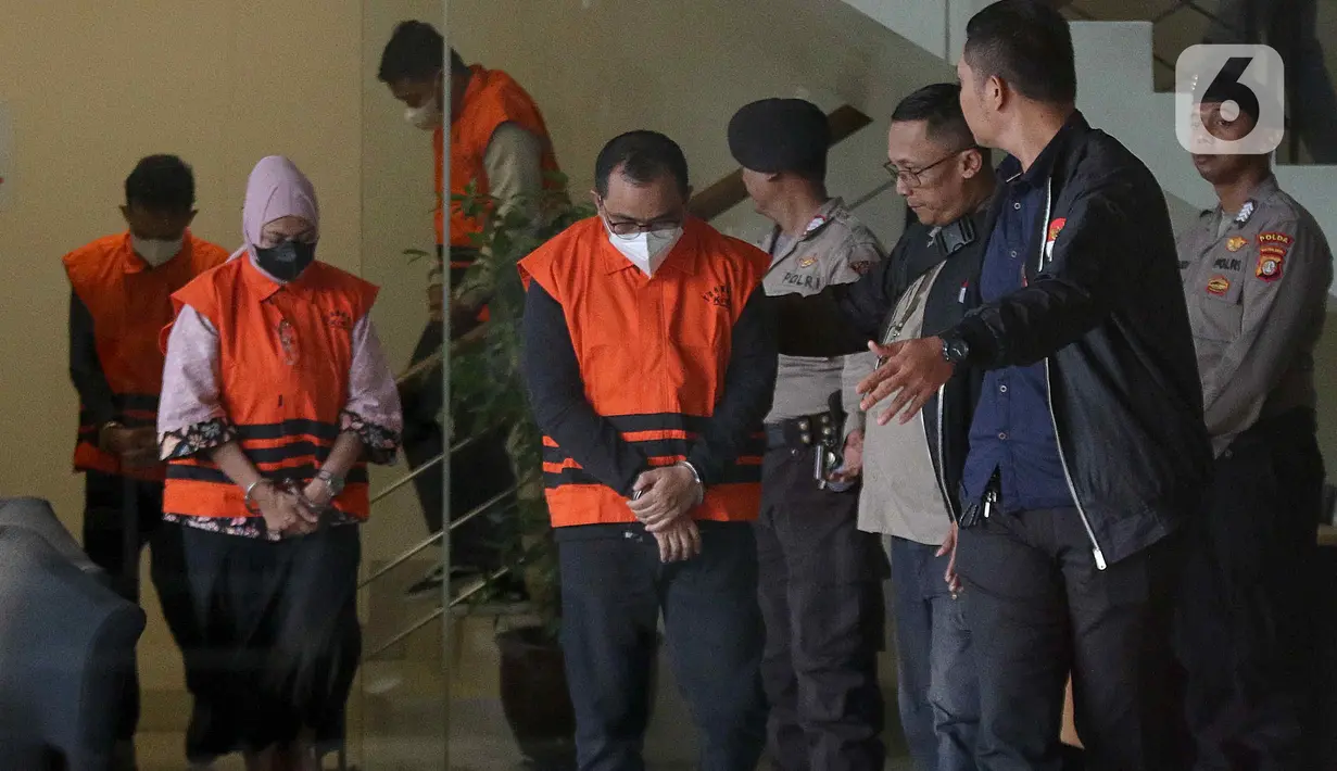 Hasil OTT, KPK Tahan Enam Orang dan Tetapkan Gubernur Kalimantan ...