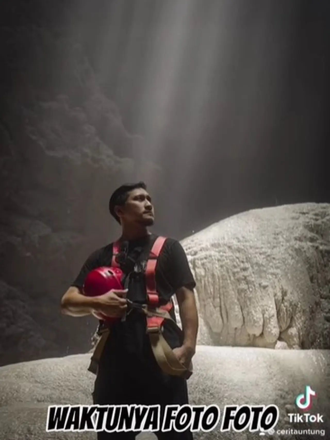 10 Potret Arie Untung dan Keluarga Nikmati Goa Sedalam 90 Meter, Indah ...