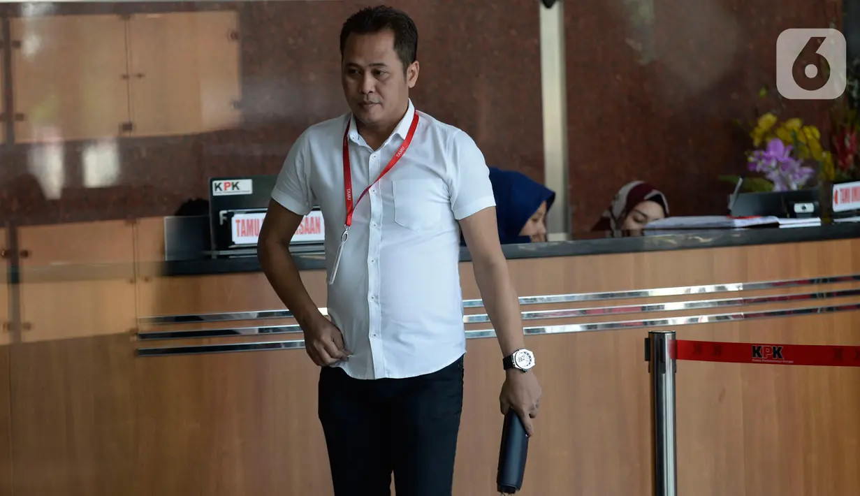 FOTO: KPK Panggil Advokat PDIP Donny Tri Istiqomah di Kasus Suap ...