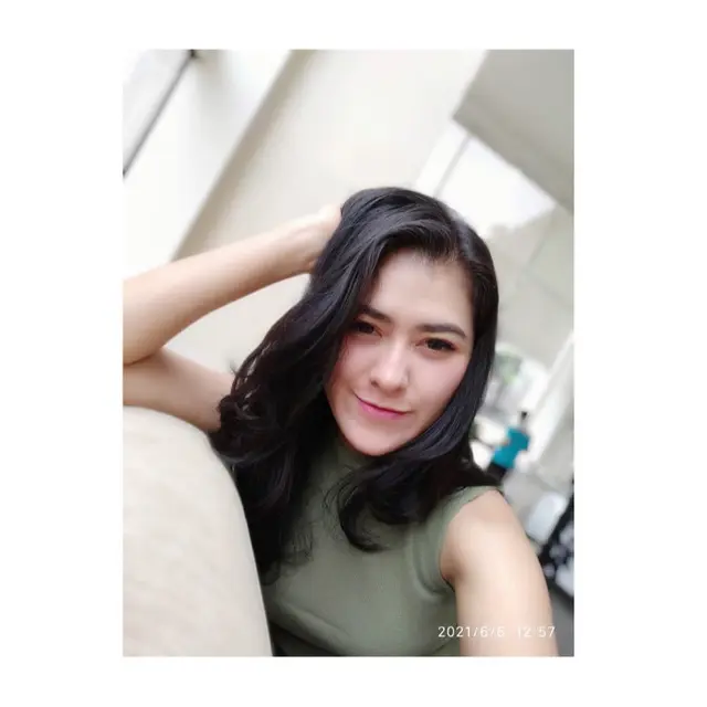 7 Potret Ade Bunga Niari, Mantan Istri Andika Mahesa yang Makin Menawan - Hot Liputan6.com