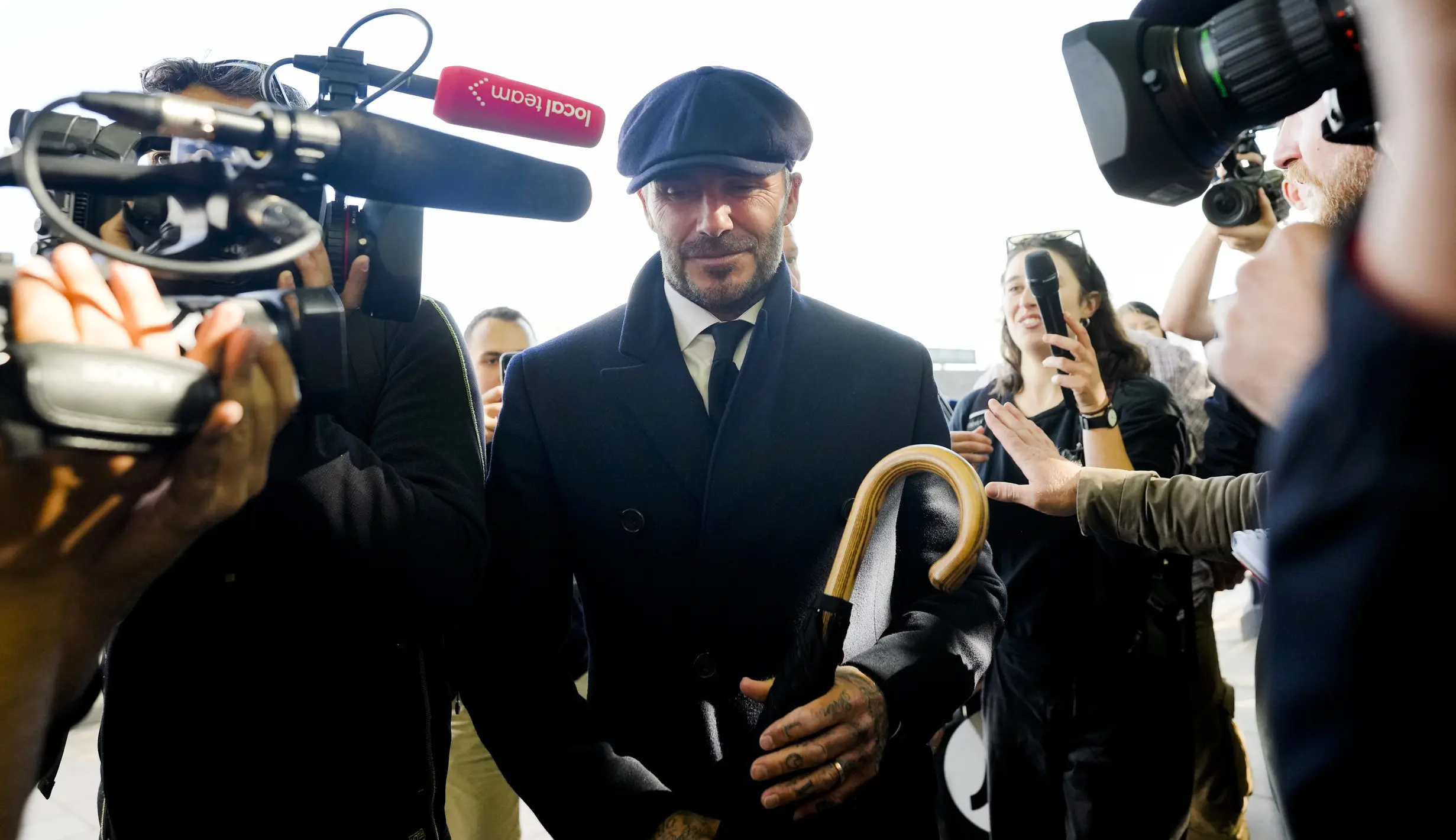 David Beckham Rela Antre Belasan Jam demi Lihat Peti Mati Ratu ...