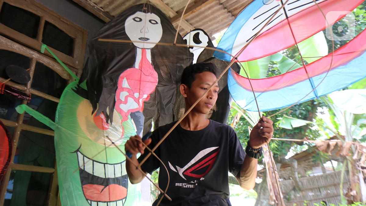 FOTO: Melihat Layangan Koang dengan Banyak Model