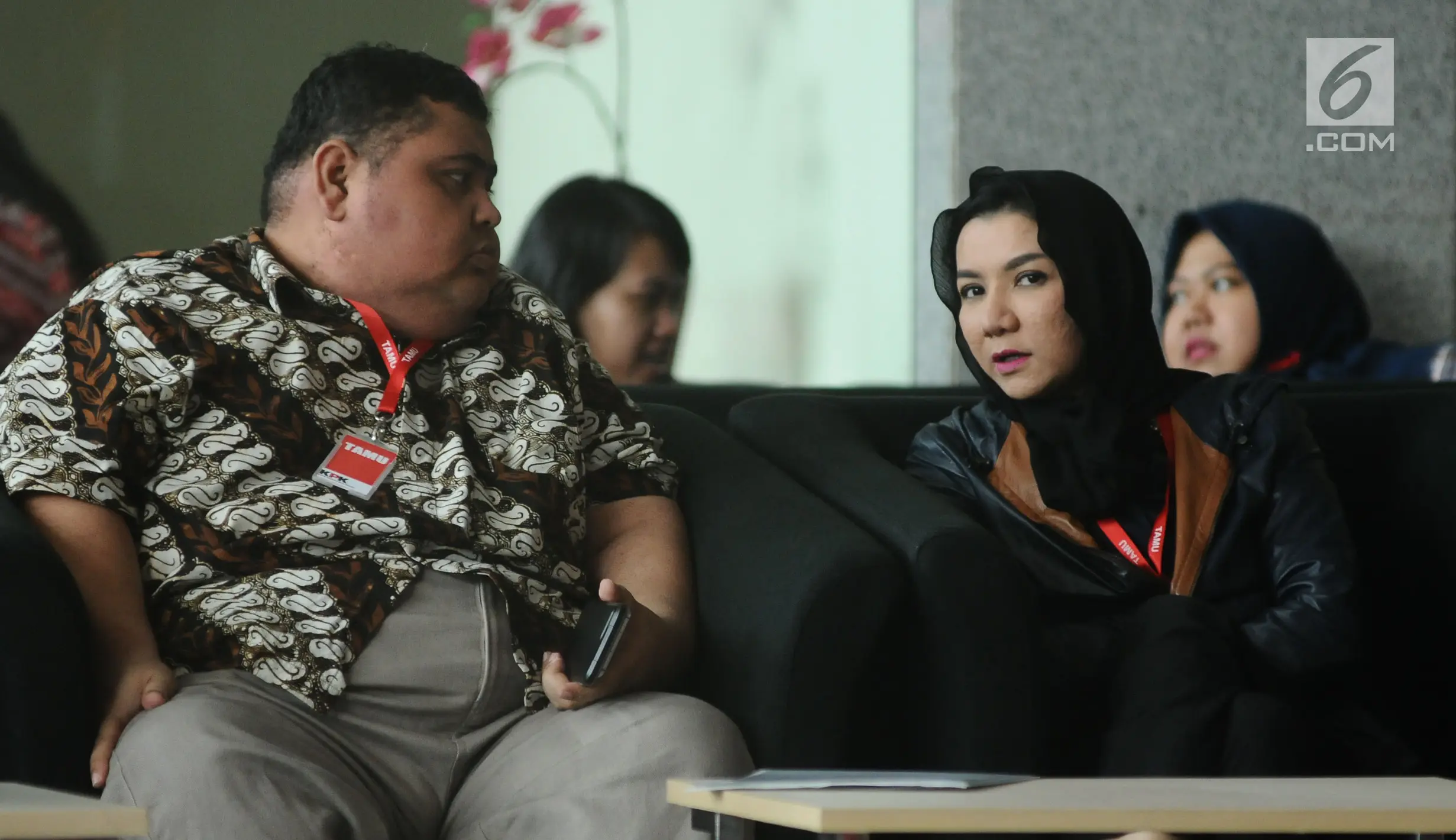 PHOTO: Bupati Kukar Rita Widyasari Penuhi Panggilan KPK - Foto Liputan6.com