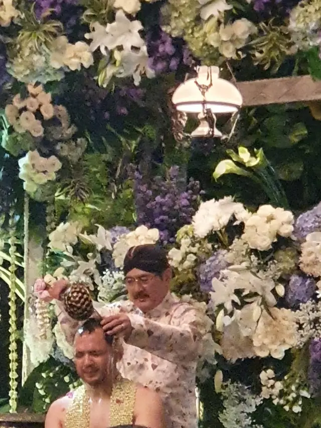 6 Potret Mayangsari di Pernikahan Danny Rukmana, Kompak dengan Keluarga ...