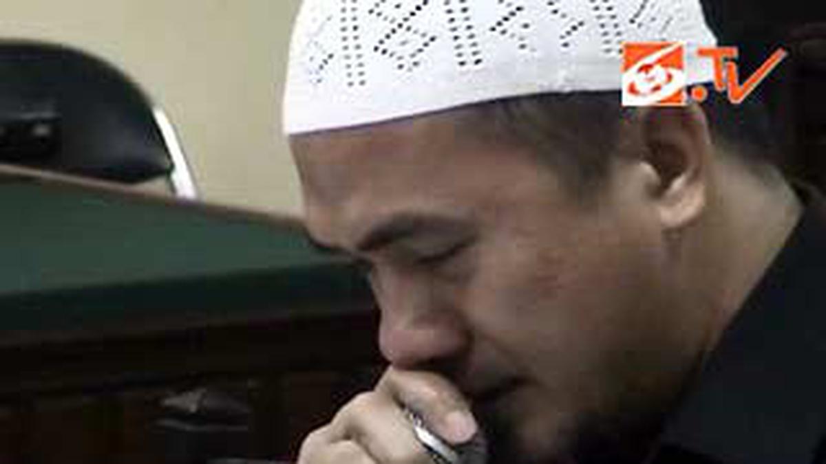 Saiful Jamil Menangis Saat Bacakan Eksepsi - News Liputan6.com