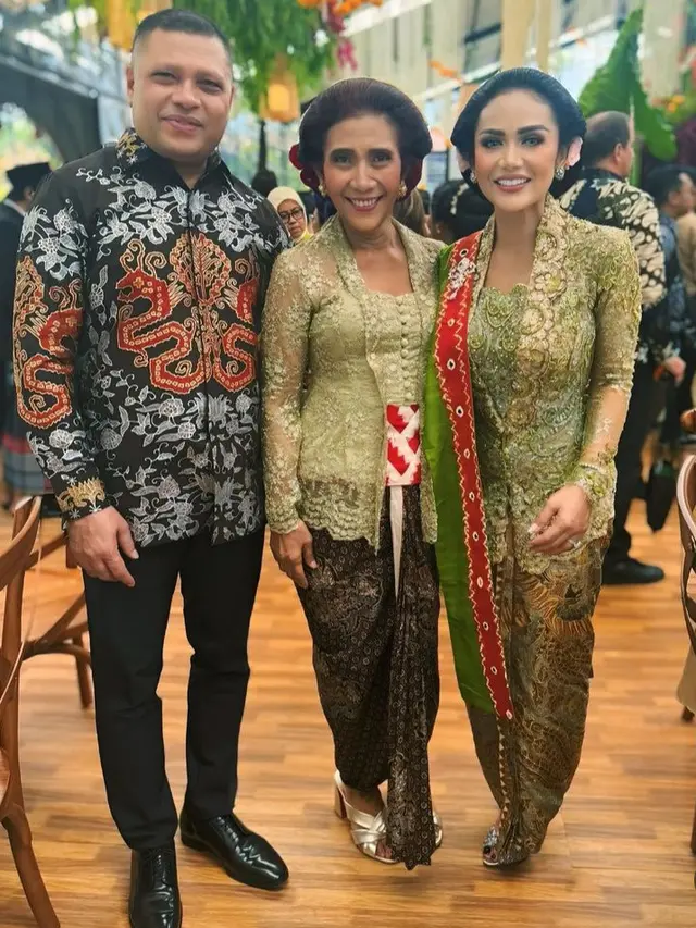 6 Gaya Susi Pudjiastuti Kenakan Kebaya dan Sanggul Jawa saat Siraman dan Akad Nikah Nadine ...