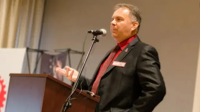 Eksekutif Senior Apple yang Dipecat karena Unggahan TikTok Vulgar ...