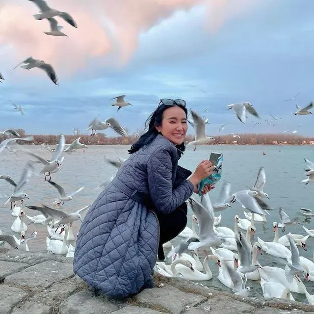 6 Potret Bella Aprilia Sant saat Liburan di Luar Negeri, Tampil Stylish ...