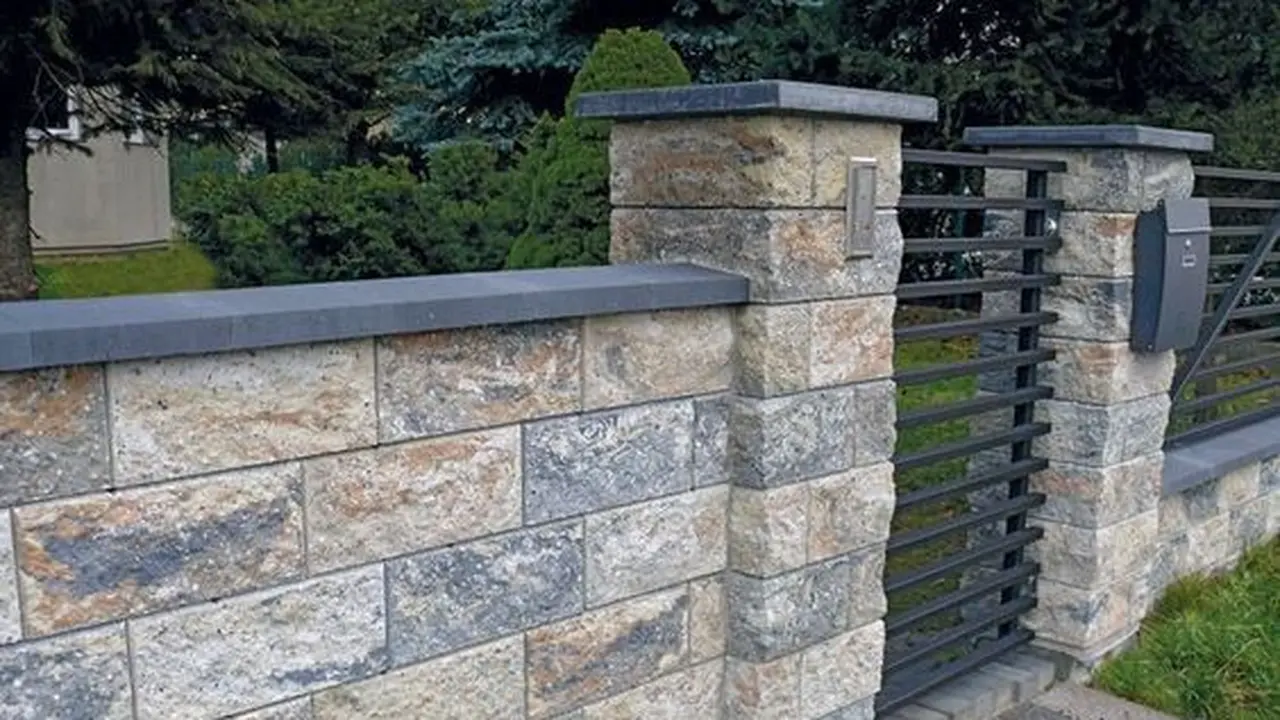 10 Desain Pagar Tembok Minimalis yang Unik dan Bikin Rumah Makin Estetik