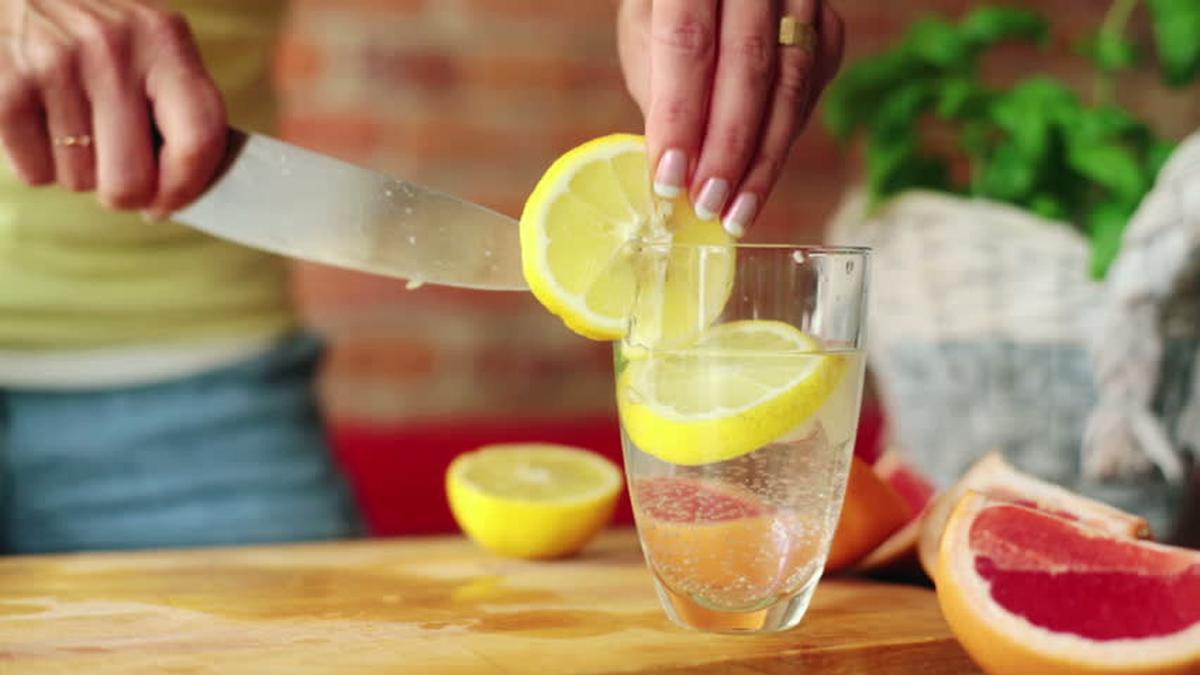 Minum Air Perasan Lemon di Pagi Hari Bisa Sakit Jantung?