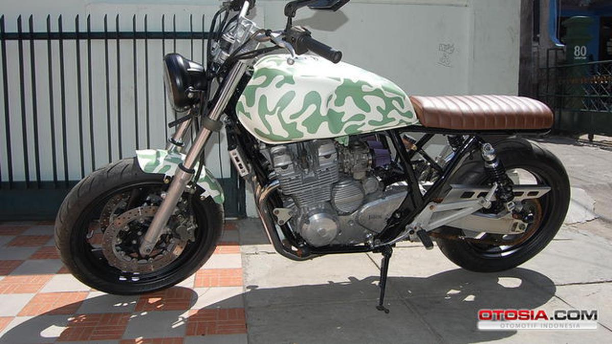 Moge XJR400 Bergaya Street Tracker - Galeri Otosia.com